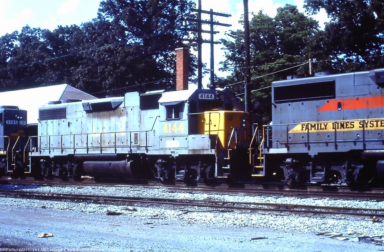 SBD 4144 GP38-2
